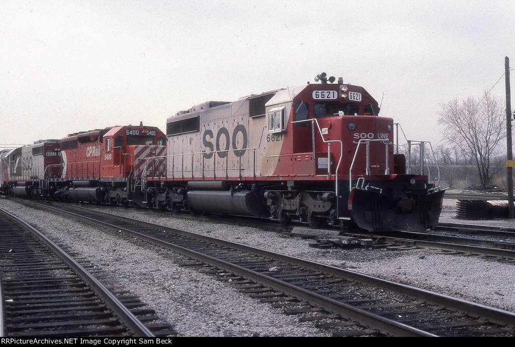 SOO 6621, CP 5400, and SOO 6622 on #501